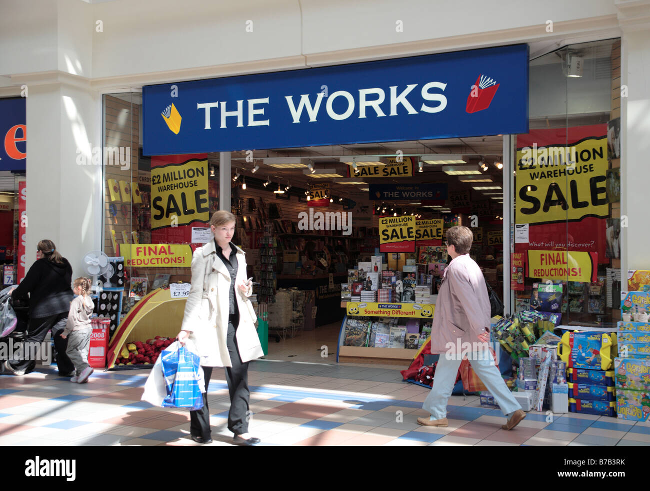 The Works bookshop, Octagon Centre, Burton-upon-Trent Stock Photo - Alamy