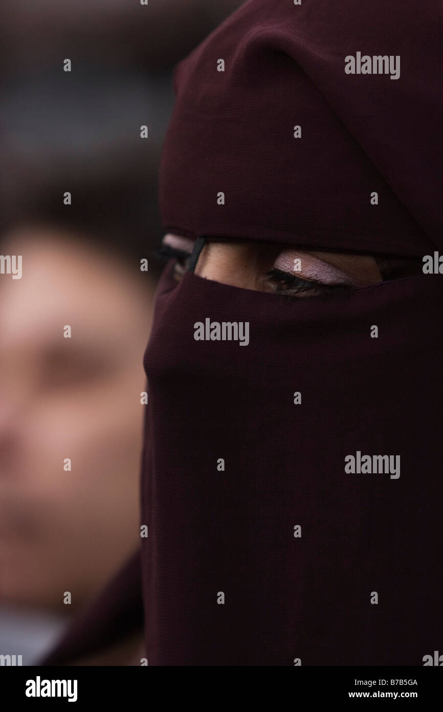 Islamic woman wearing the yashmak Stock Photo - Alamy