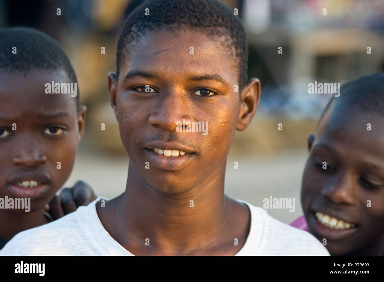 Senegal people portrait senegalese man hi-res stock photography and ...