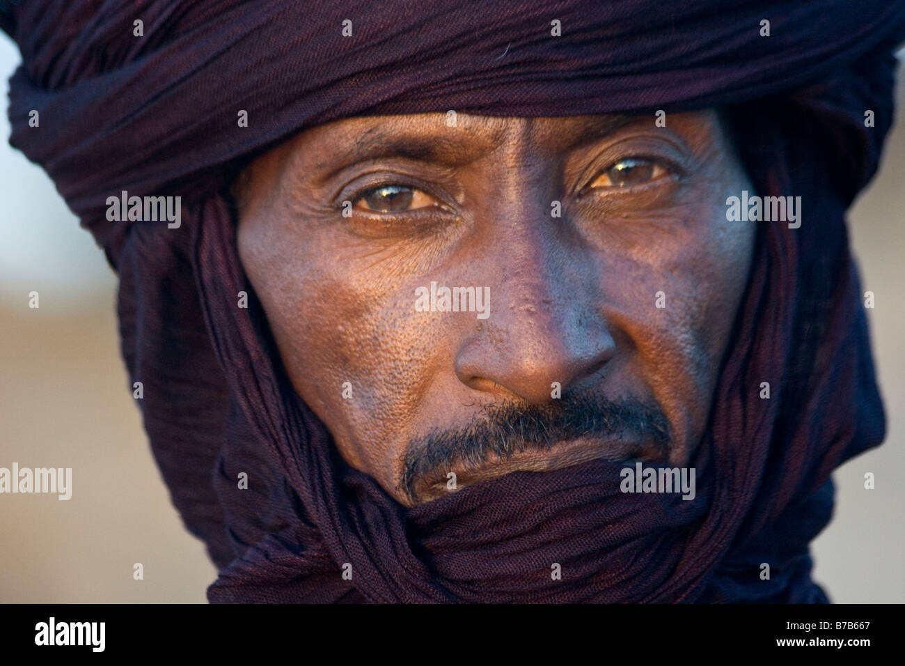 Portrait man turban mali hi-res stock photography and images - Alamy