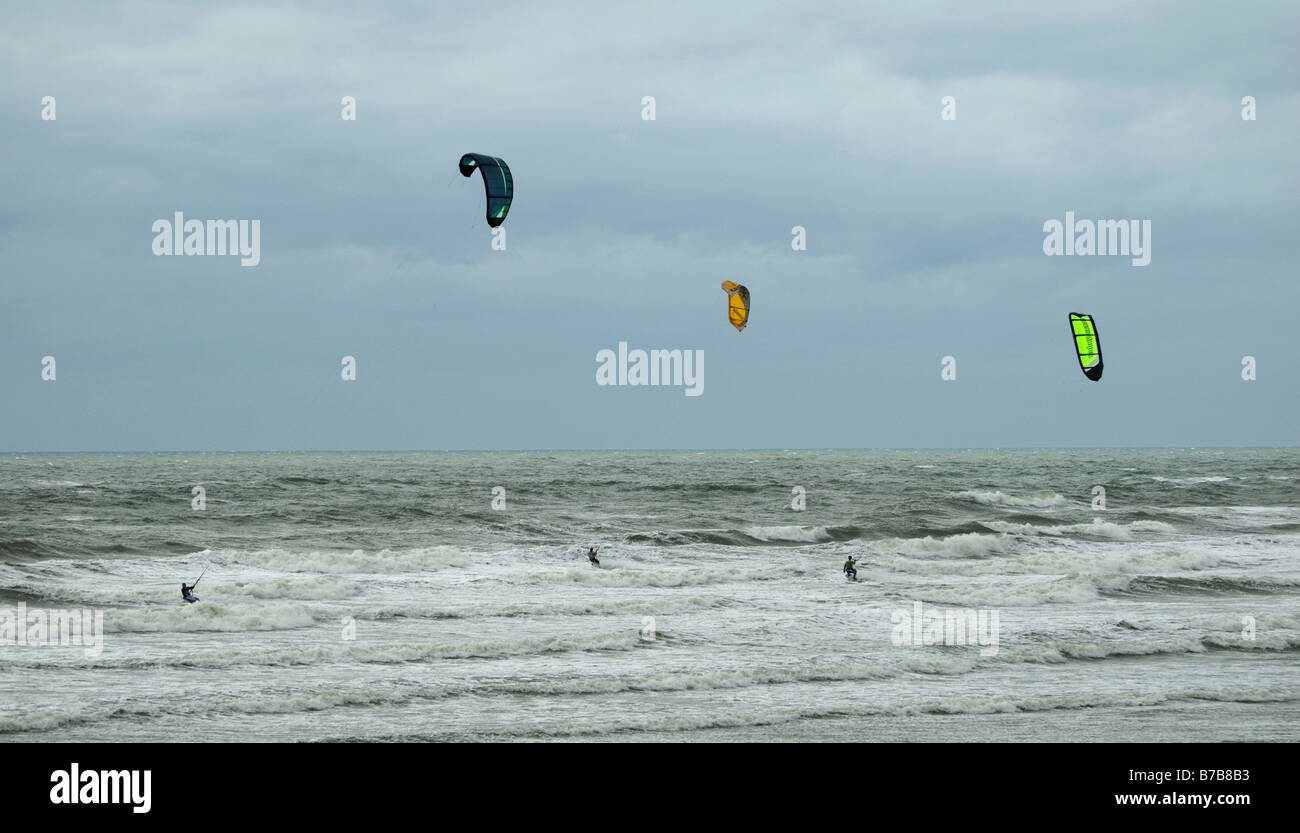 Kite surfing, Ynyslas, Borth, Ceredigion, Mid Wales Stock Photo - Alamy