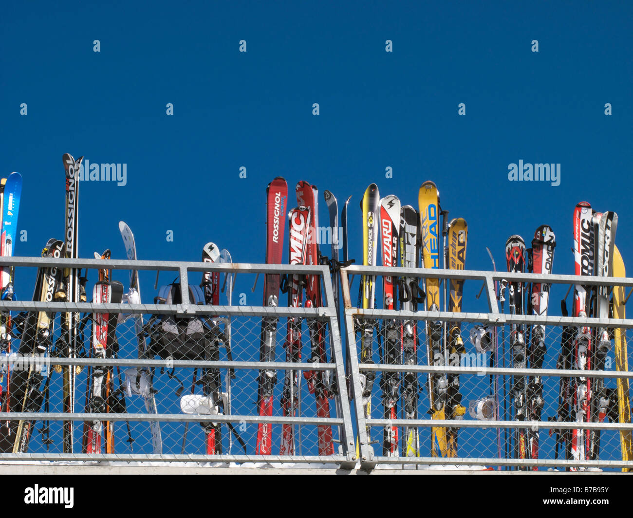 Leaning on skis hi-res stock photography and images - Alamy