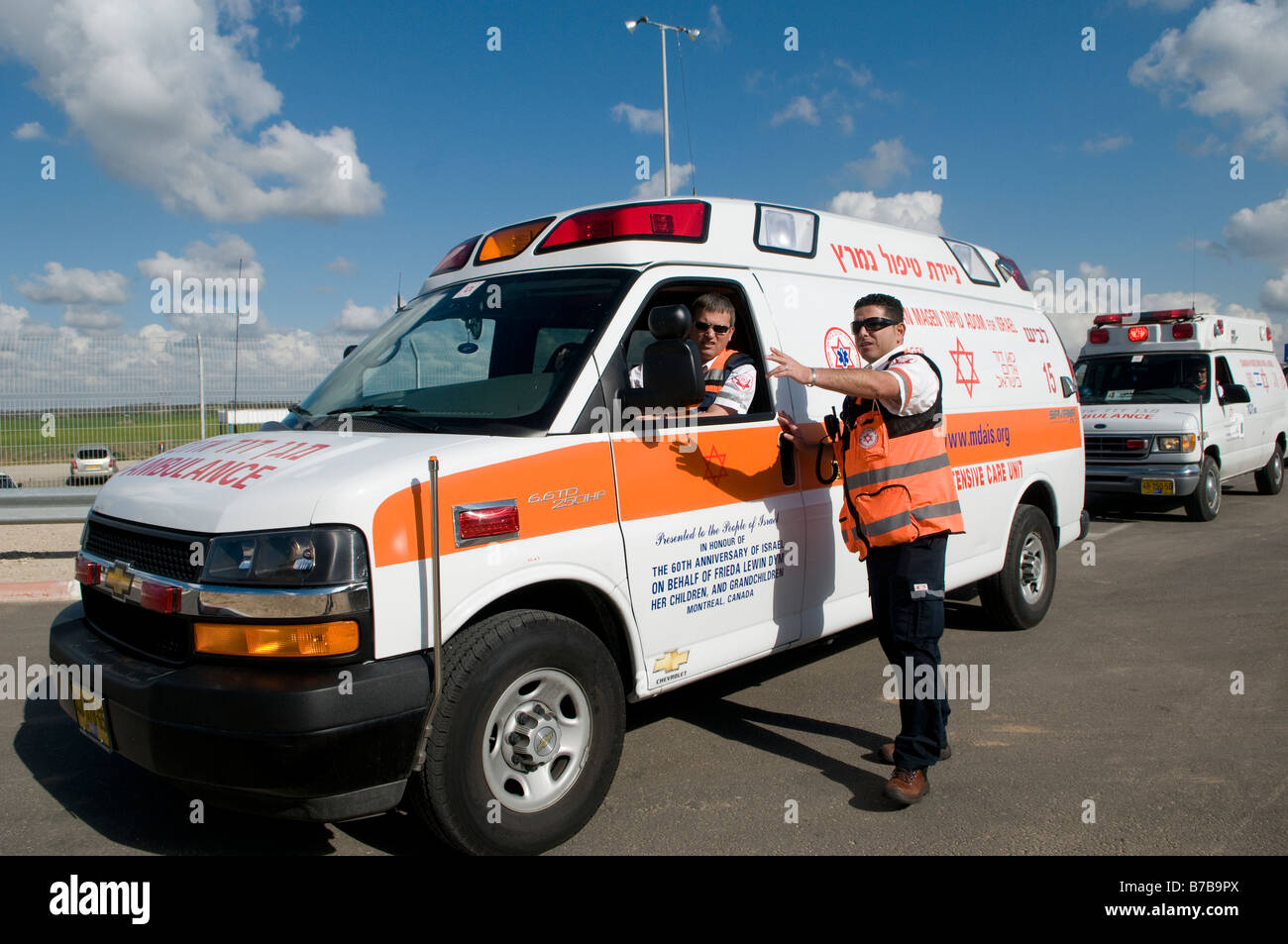 Magen david adom hi-res stock photography and images - Alamy