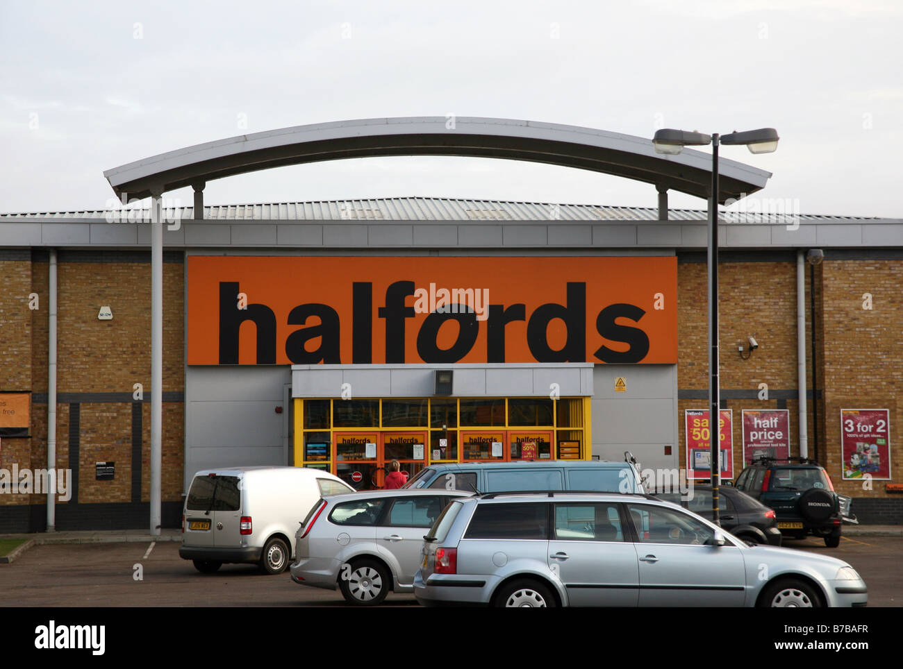 Halfords bikes hi-res stock photography and images - Alamy