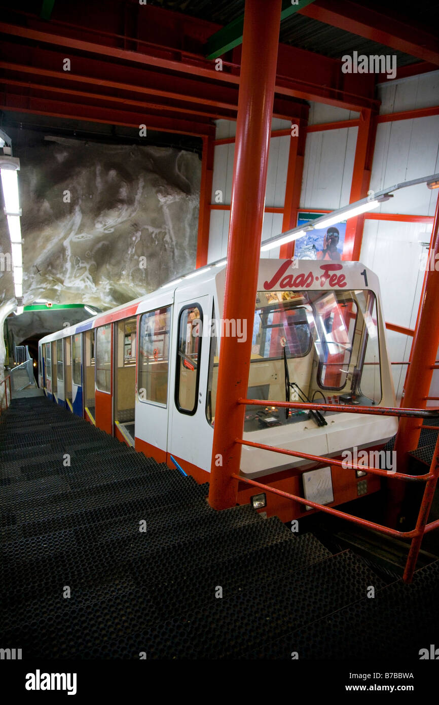 Switzerland train mountain hi-res stock photography and images - Alamy