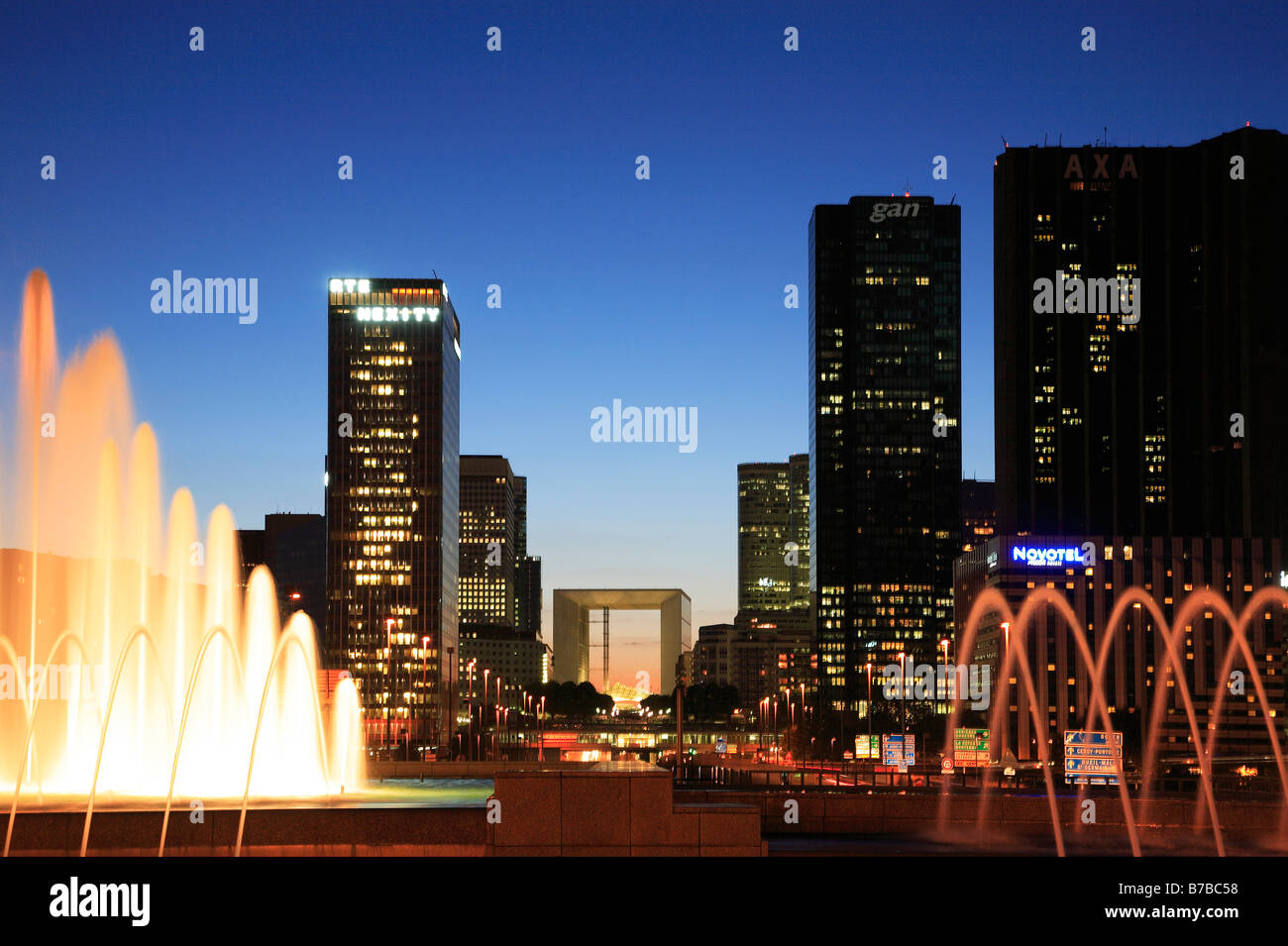 LA DEFENSE DISTRICT AT NIGHT PARIS Stock Photo - Alamy
