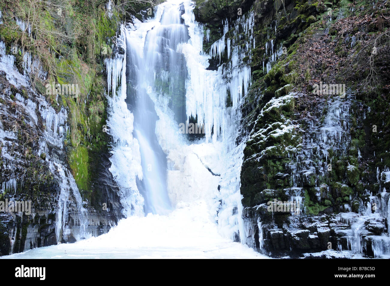 Frozen Sgwd Einion Gam Waterfall Ystradfellte Brecon Beacons National ...