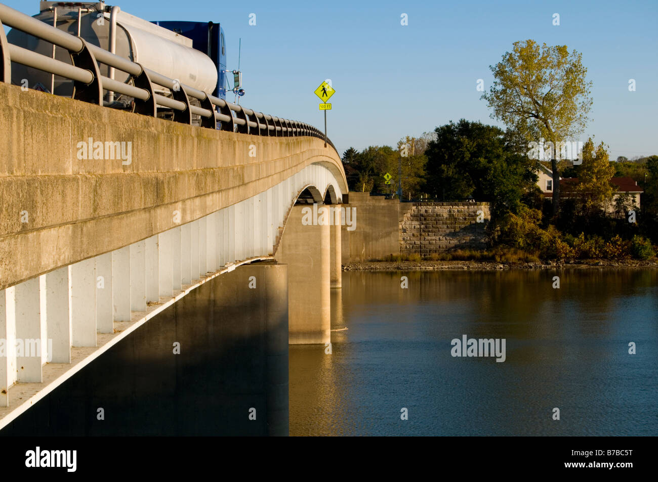 Maumee river bridge hi-res stock photography and images - Alamy