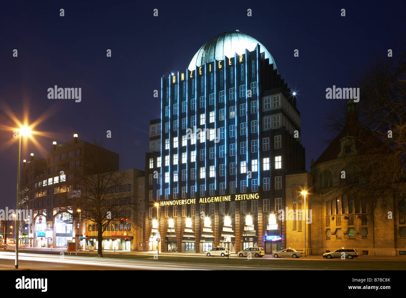 Anzeiger Hochhaus in Hanover at night Stock Photo - Alamy