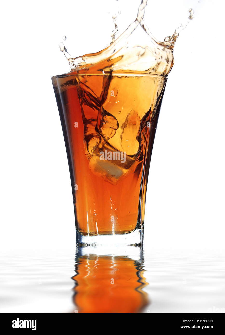 Iced tea splash hi-res stock photography and images - Alamy