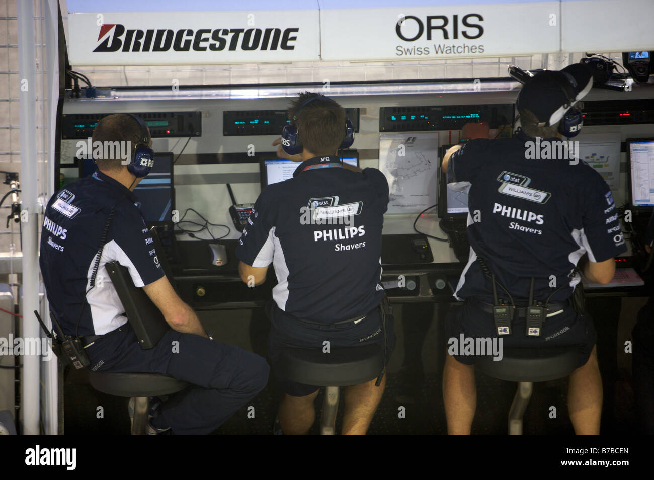F1 pit wall hi-res stock photography and images - Alamy