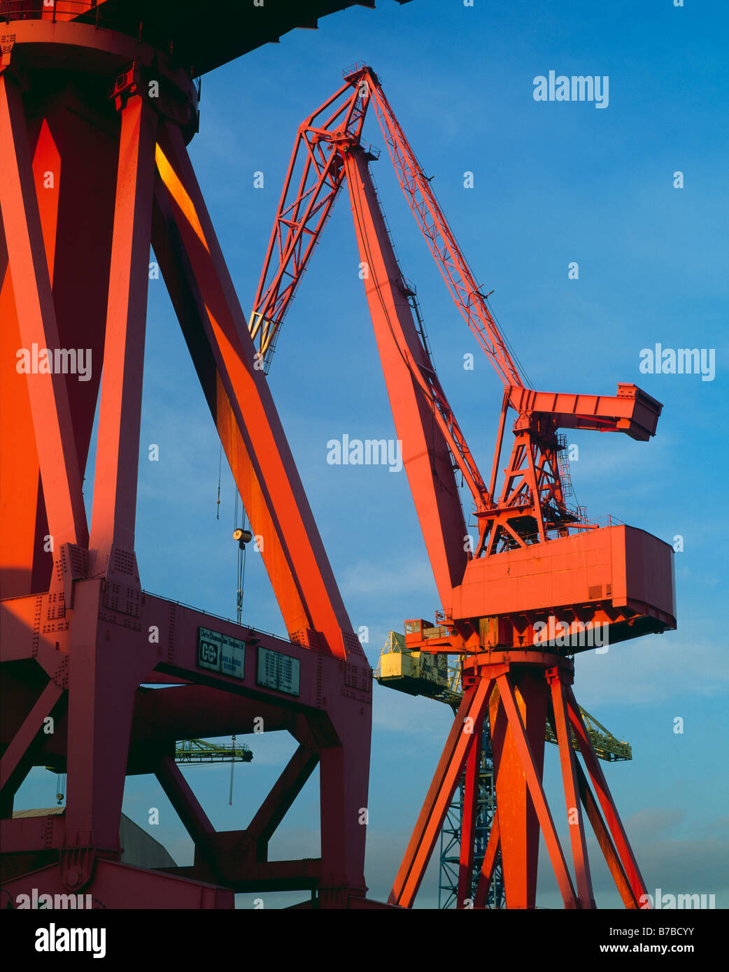Crane docks dockyard hi-res stock photography and images - Alamy