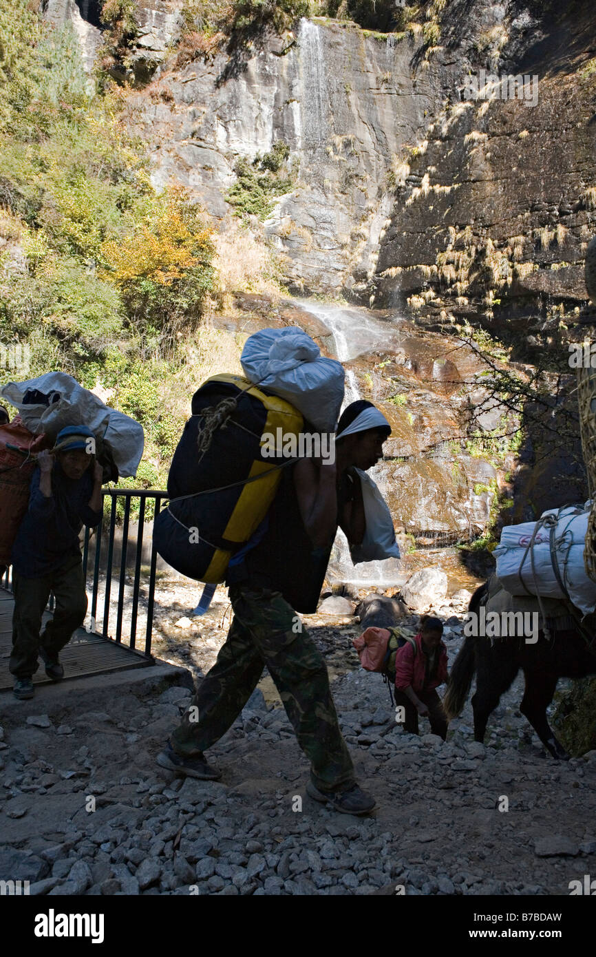 Nepali porter carrying goods in Everest Valley Sagarmatha National Park ...