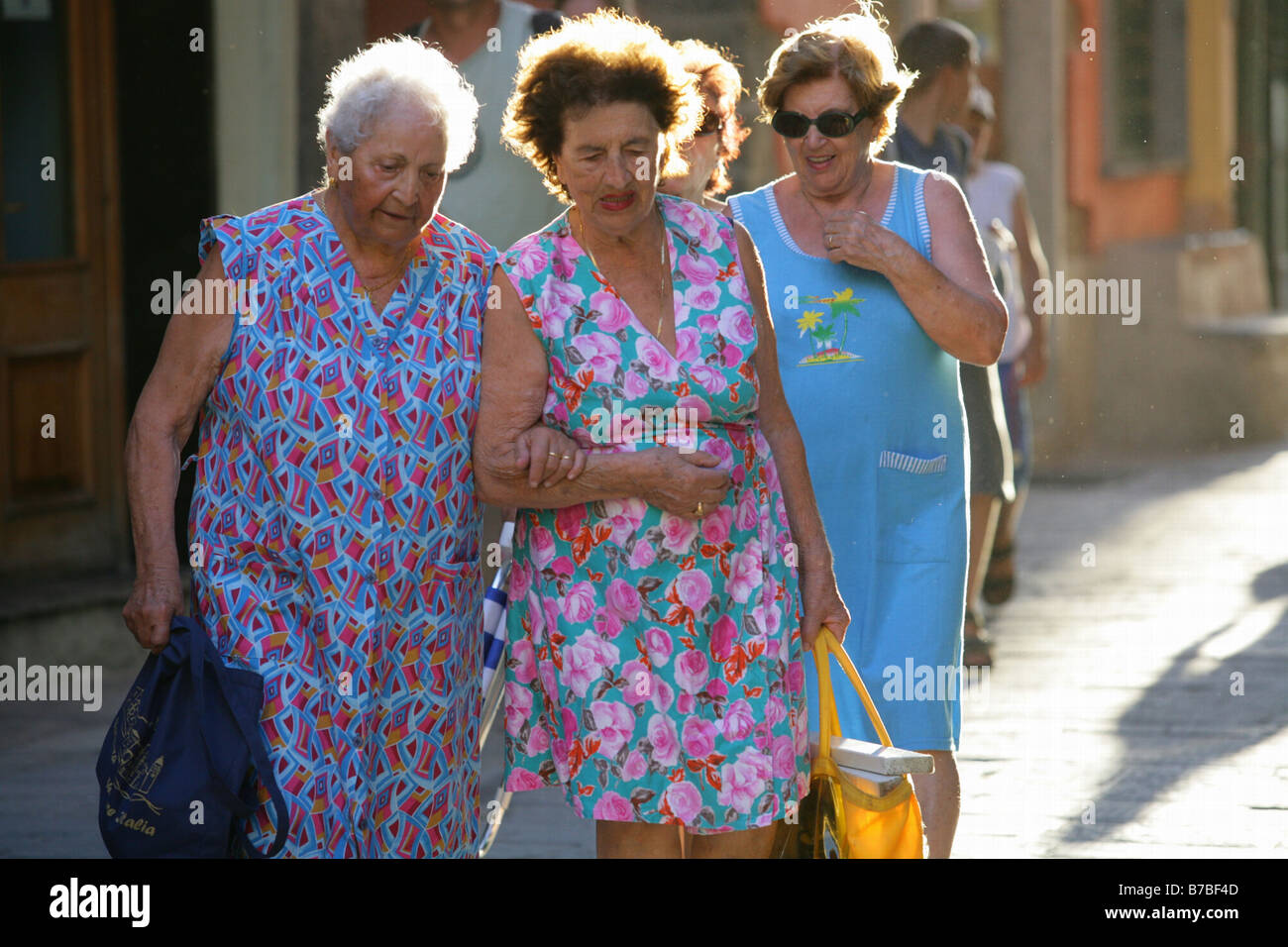 Italians women hi-res stock photography and images - Alamy