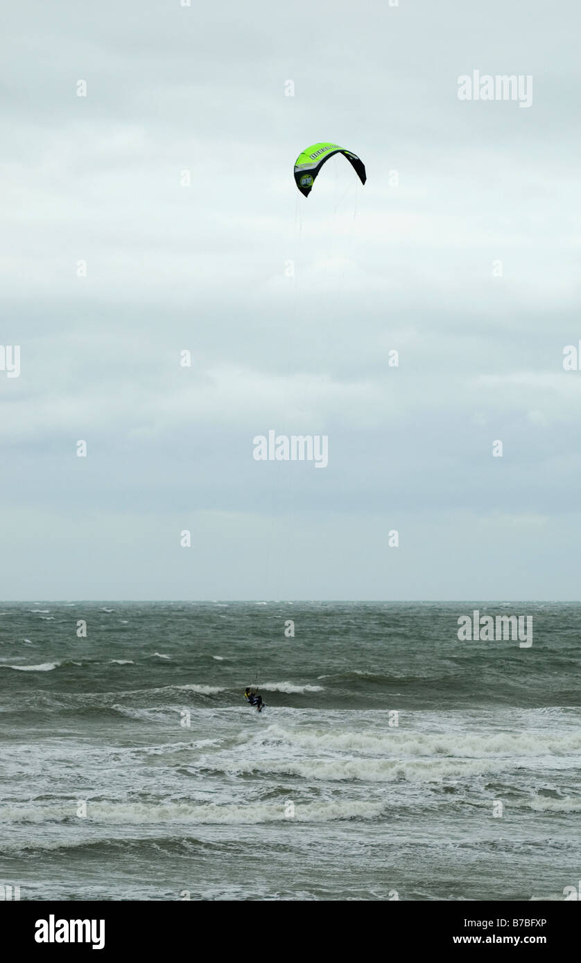 Kite surfing, Ynyslas, Borth, Ceredigion, Mid Wales Stock Photo - Alamy