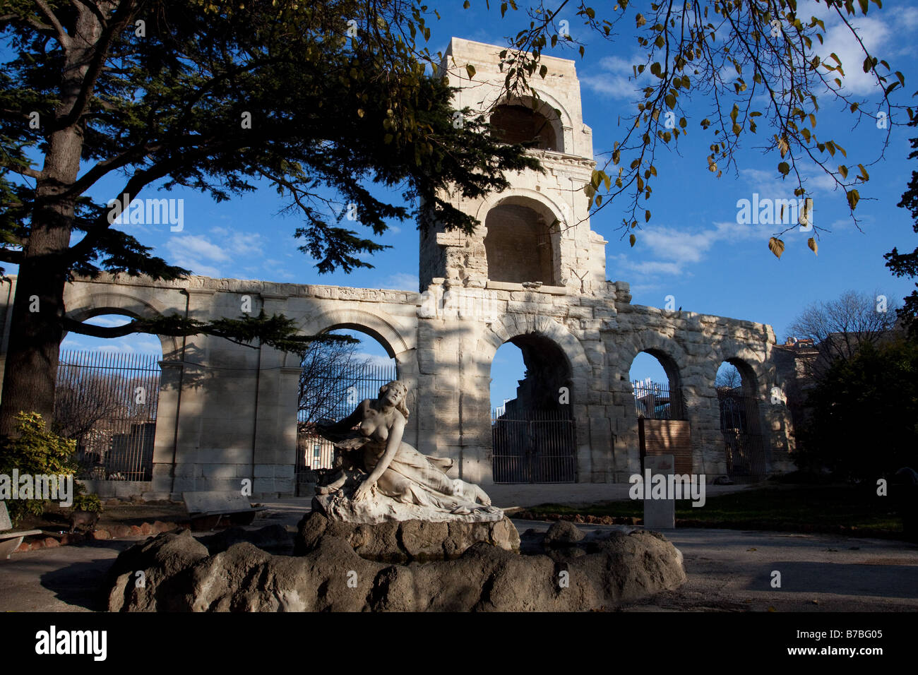 Arles amphitheatre statue hi-res stock photography and images - Alamy