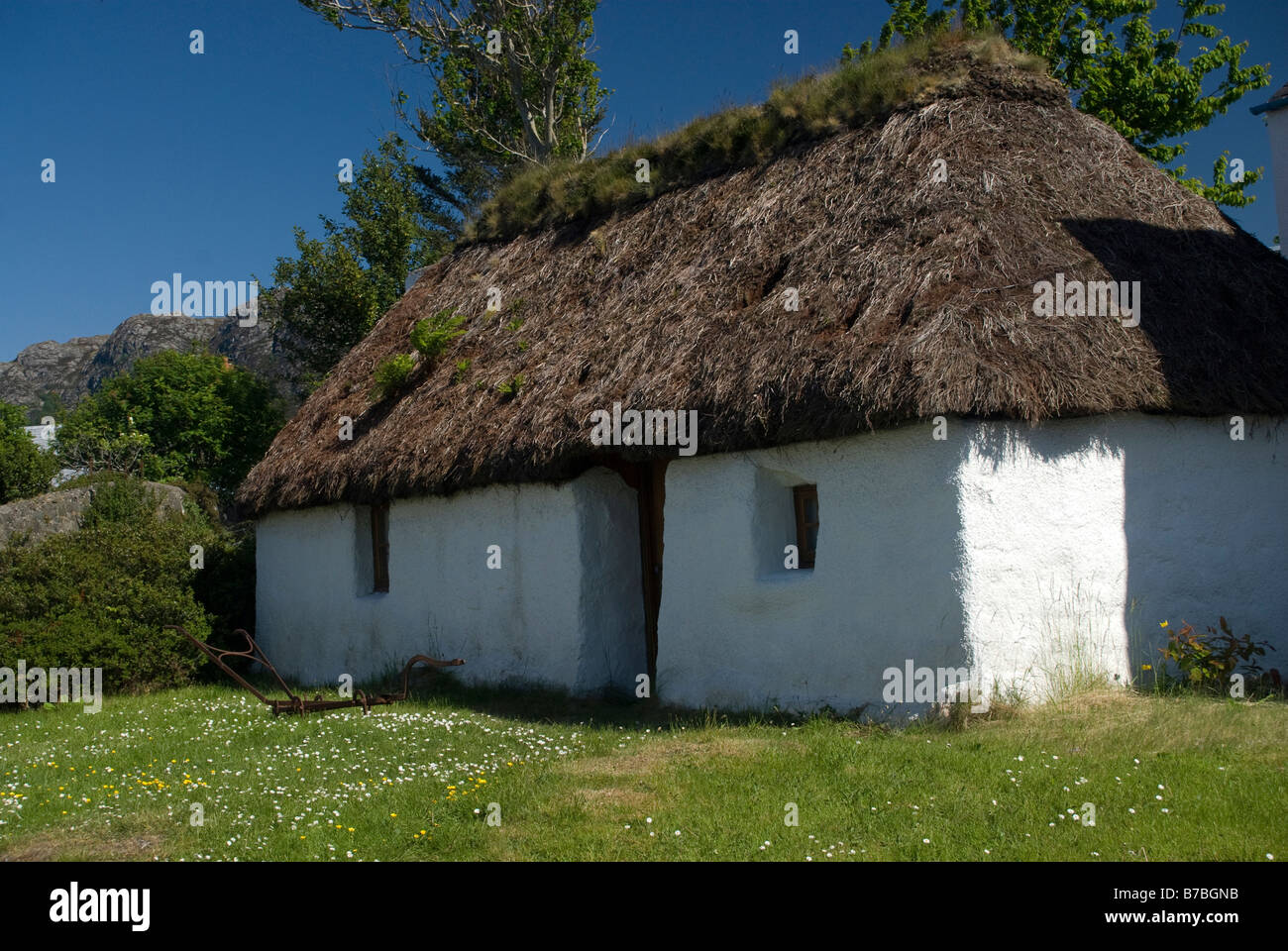 A traditional Highland Cottage Plockton Stock Photo - Alamy