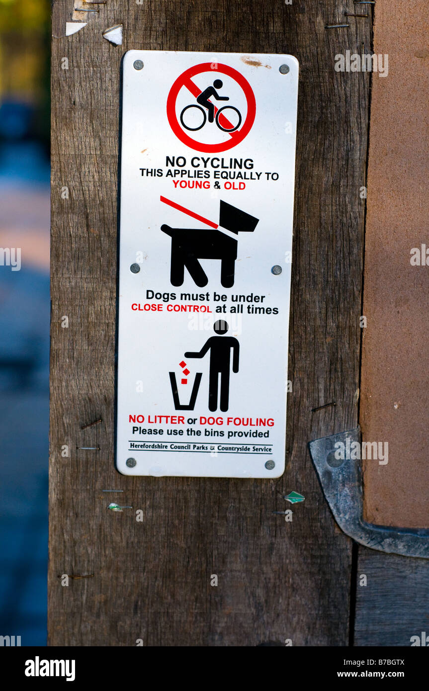 litter sign information warning Stock Photo - Alamy