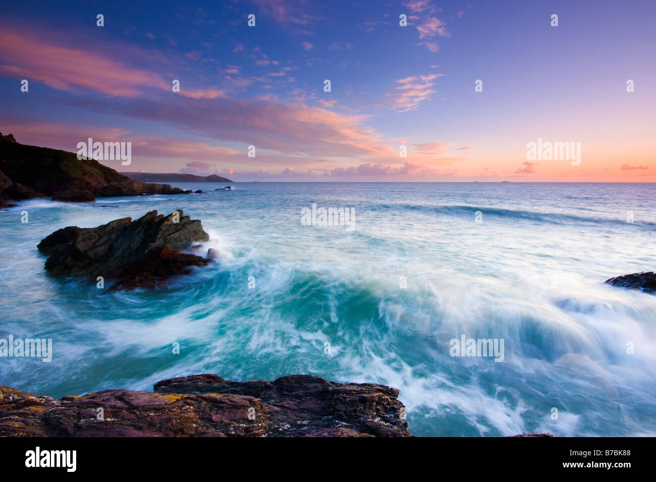 Cornwall ocean waves hi-res stock photography and images - Alamy