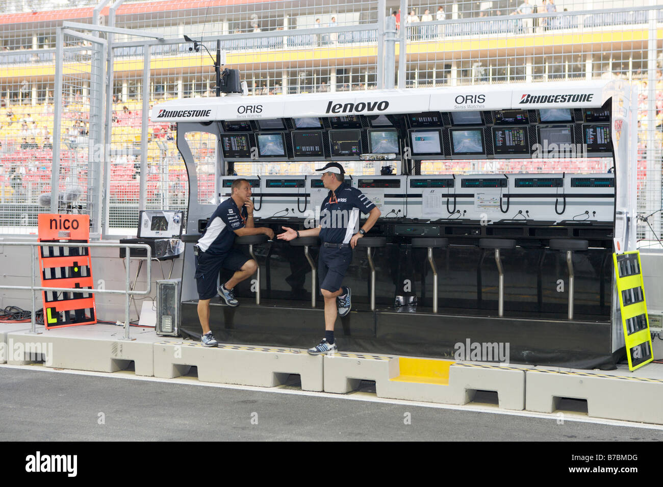Singapore F1 pit lane Stock Photo - Alamy