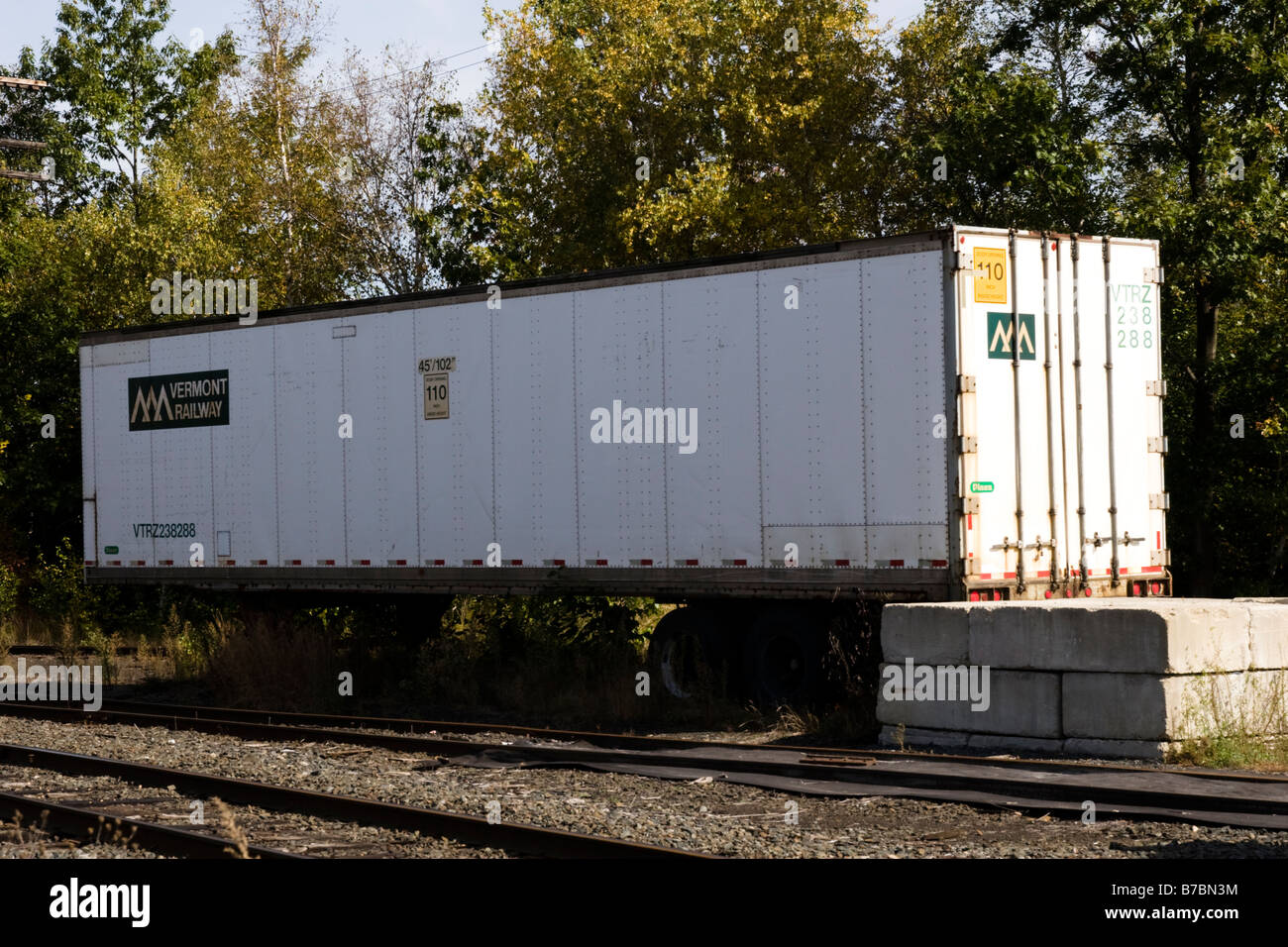 Vermont Rail System Trailer used as a maintenance store at White River ...