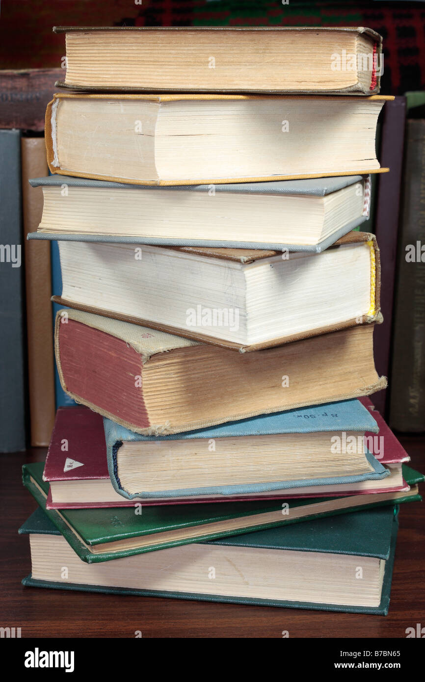 Book pile hi-res stock photography and images - Alamy
