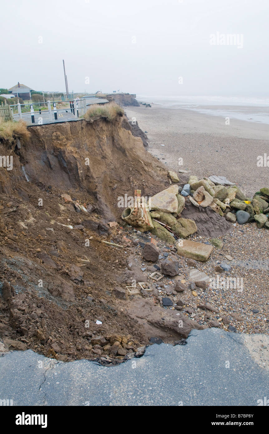 Coastal erosion on the east coast at Ulrome, East Yorks UK Stock Photo ...