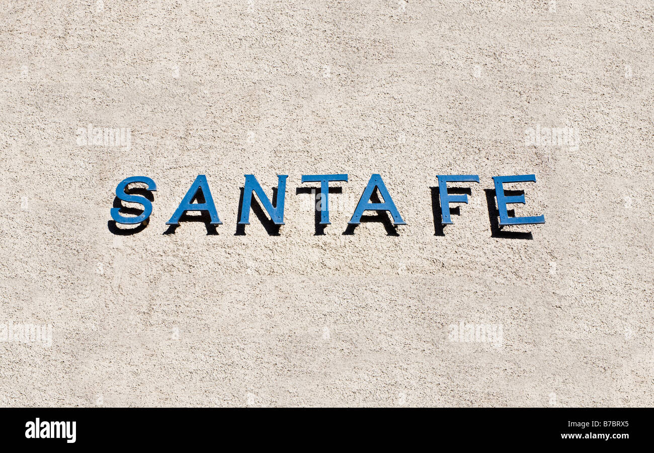 Santa Fe Welcome Sign Stock Photo - Alamy
