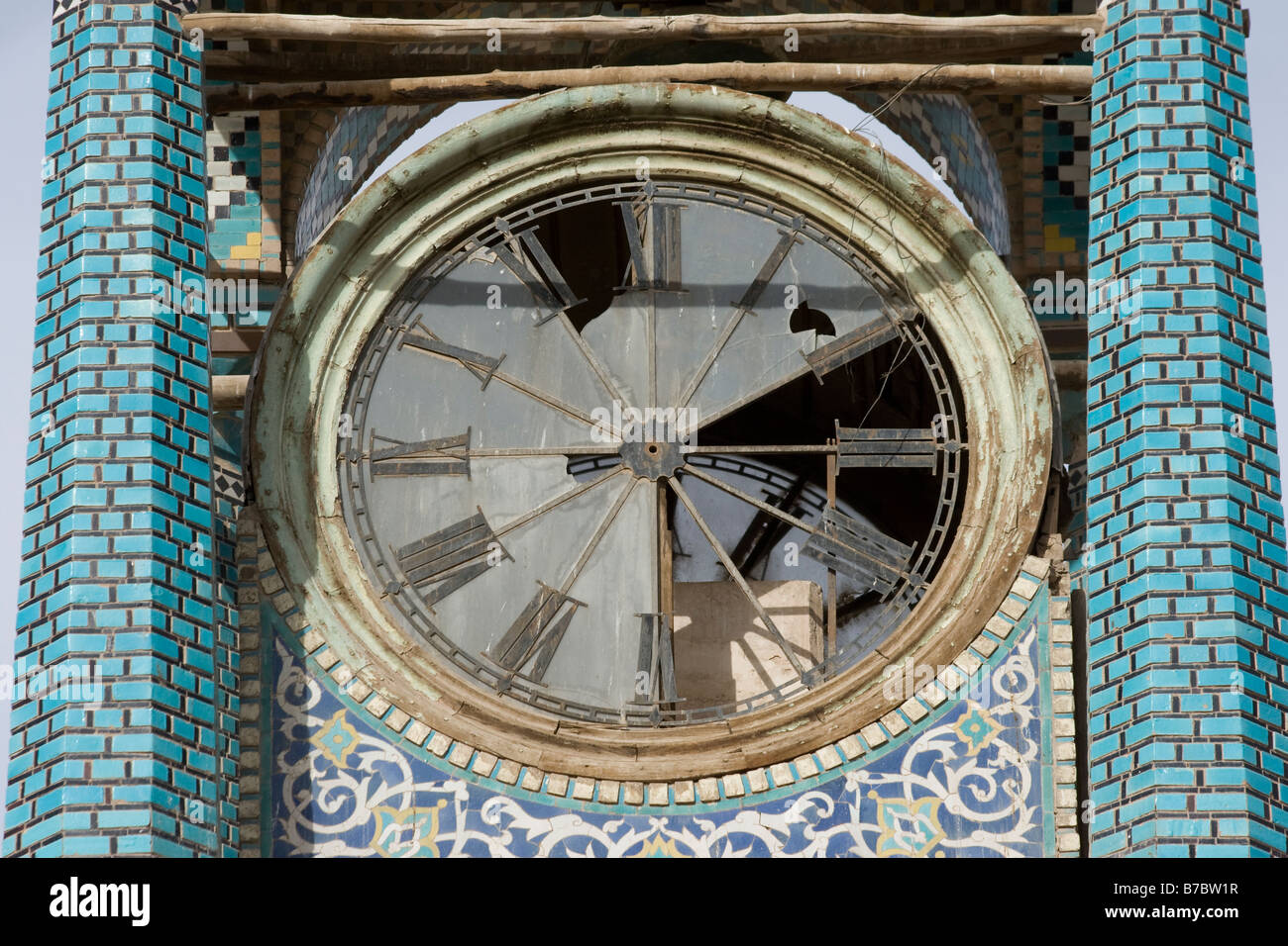 Broken clock clocktower hi-res stock photography and images - Alamy