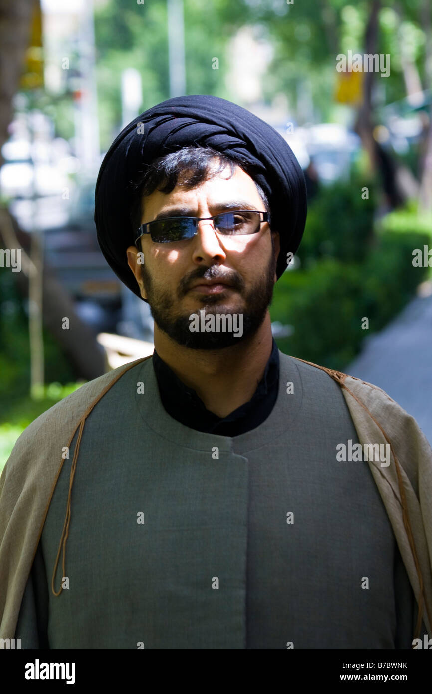 Iranian Mullah Wearing a Back Turban in Esfahan Iran Stock Photo - Alamy