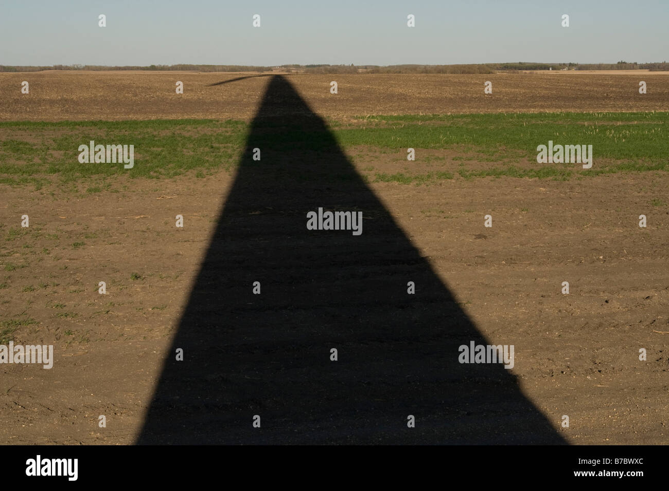 Wind turbine on horizon hi-res stock photography and images - Alamy