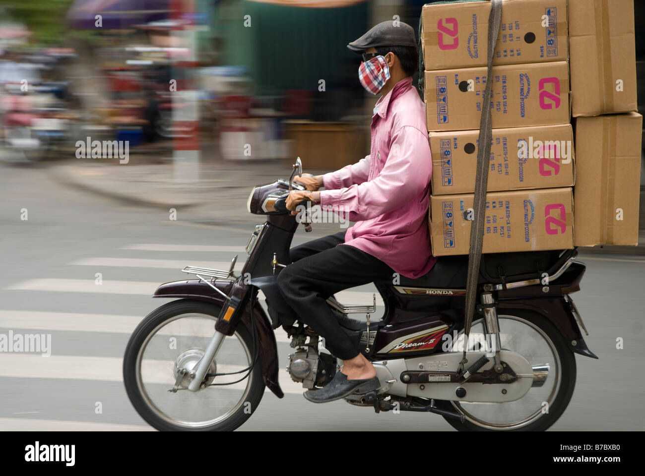 Vietnamese Delivery Driver in Saigon (Ho chi Minh City Stock Photo - Alamy