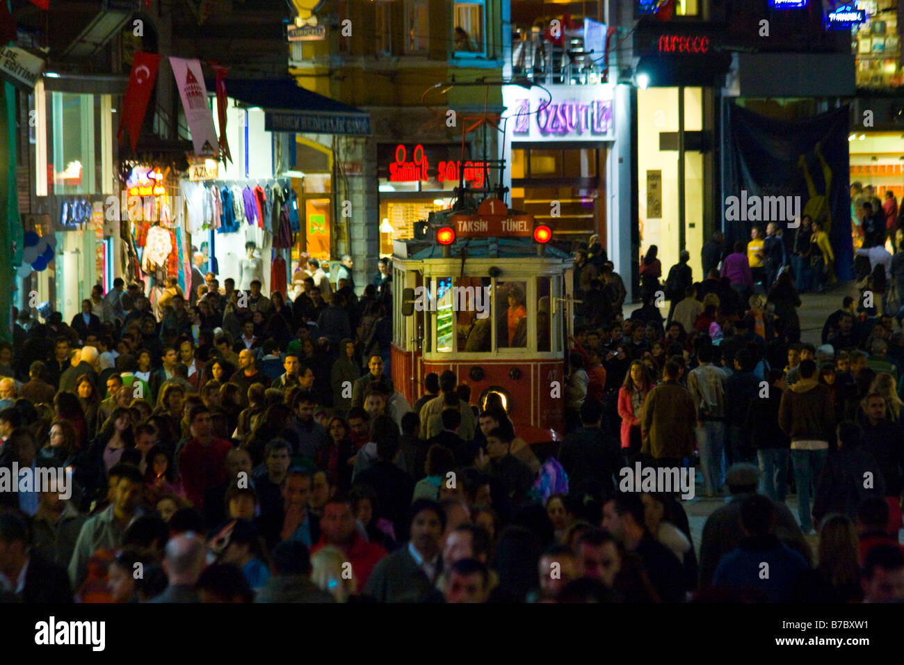 Nightlife istanbul hi-res stock photography and images - Alamy