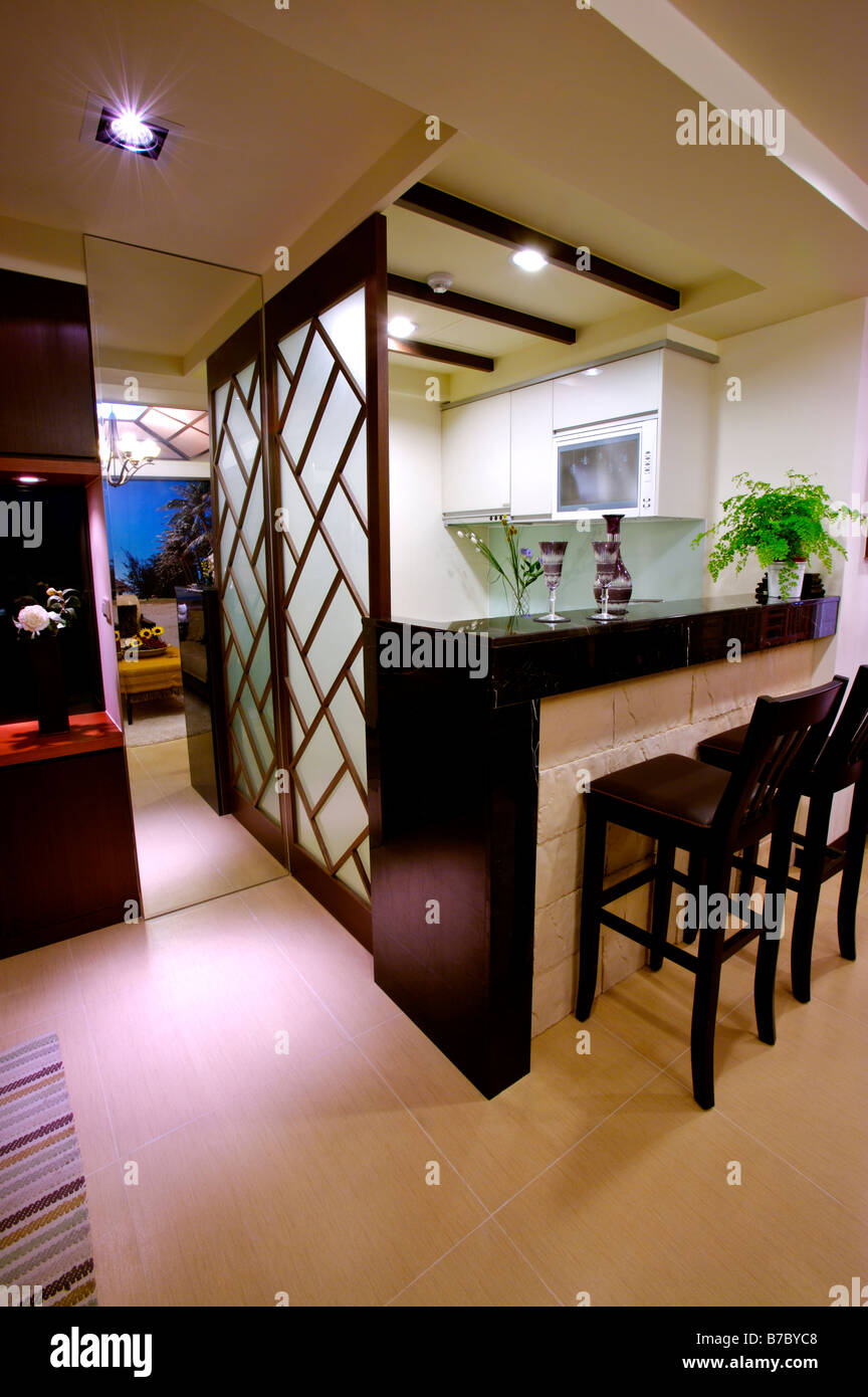 Tall table and chairs hi-res stock photography and images - Alamy