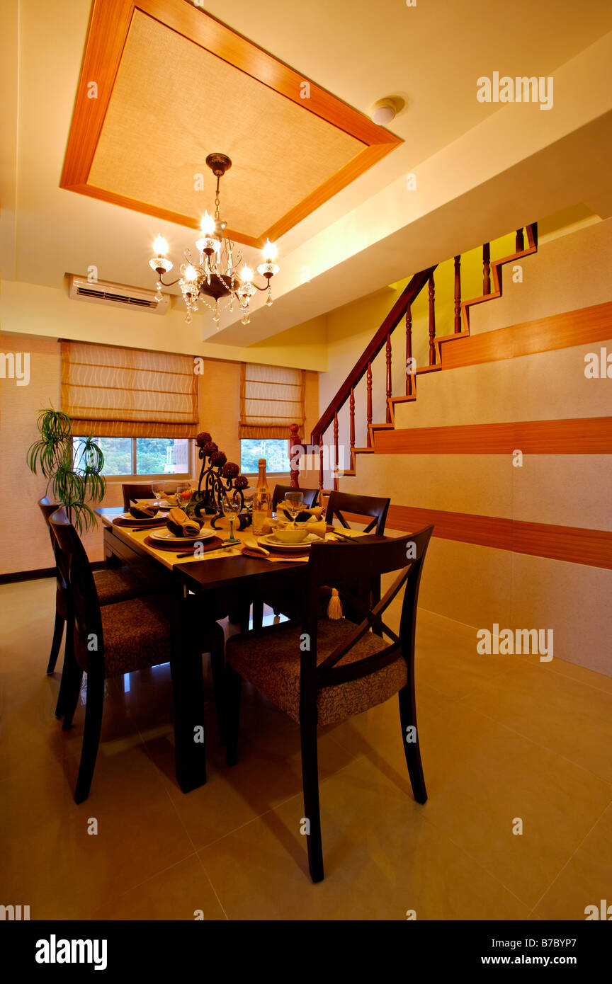 Setplatesutensils hi-res stock photography and images - Alamy