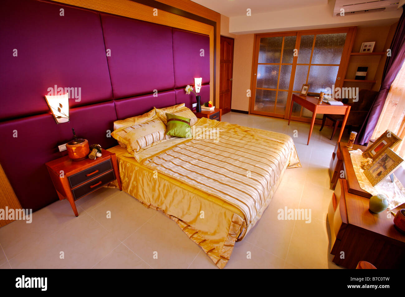 Modern bedroom with desk hi-res stock photography and images - Alamy