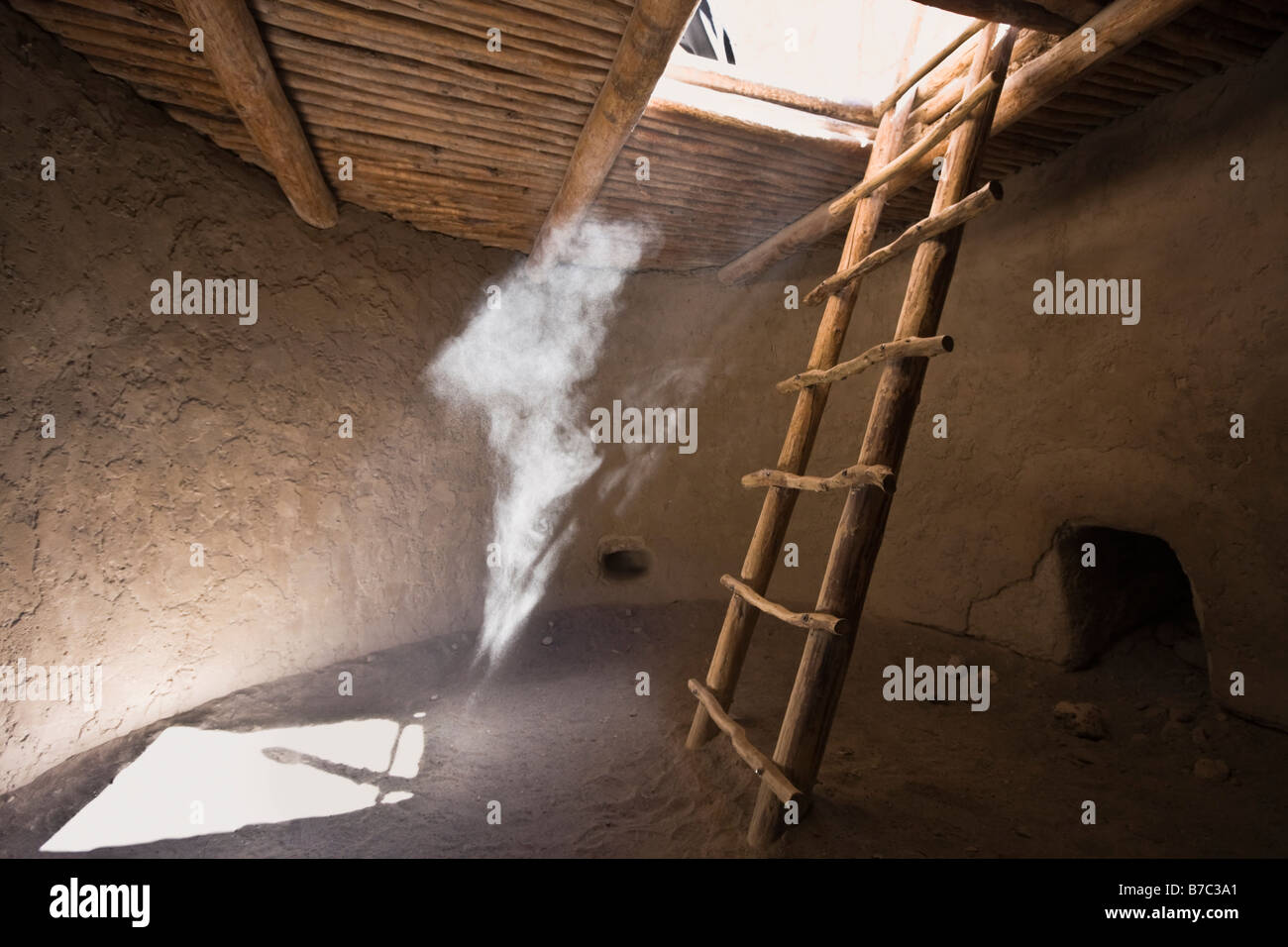 Ancient kiva with ladder hi-res stock photography and images - Alamy