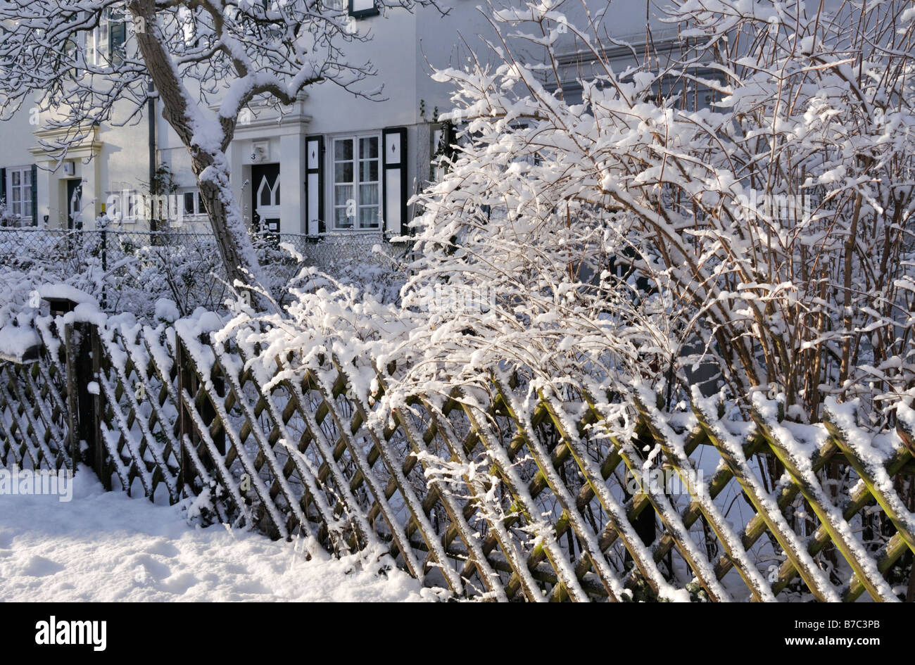 Building covered with plants hi-res stock photography and images - Alamy
