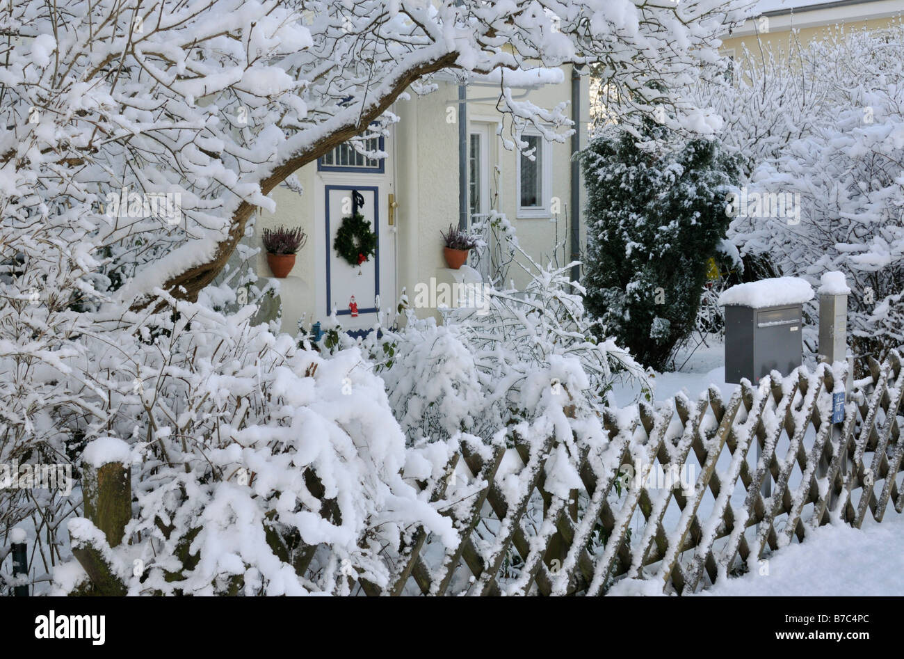 Fences and trees hi-res stock photography and images - Alamy