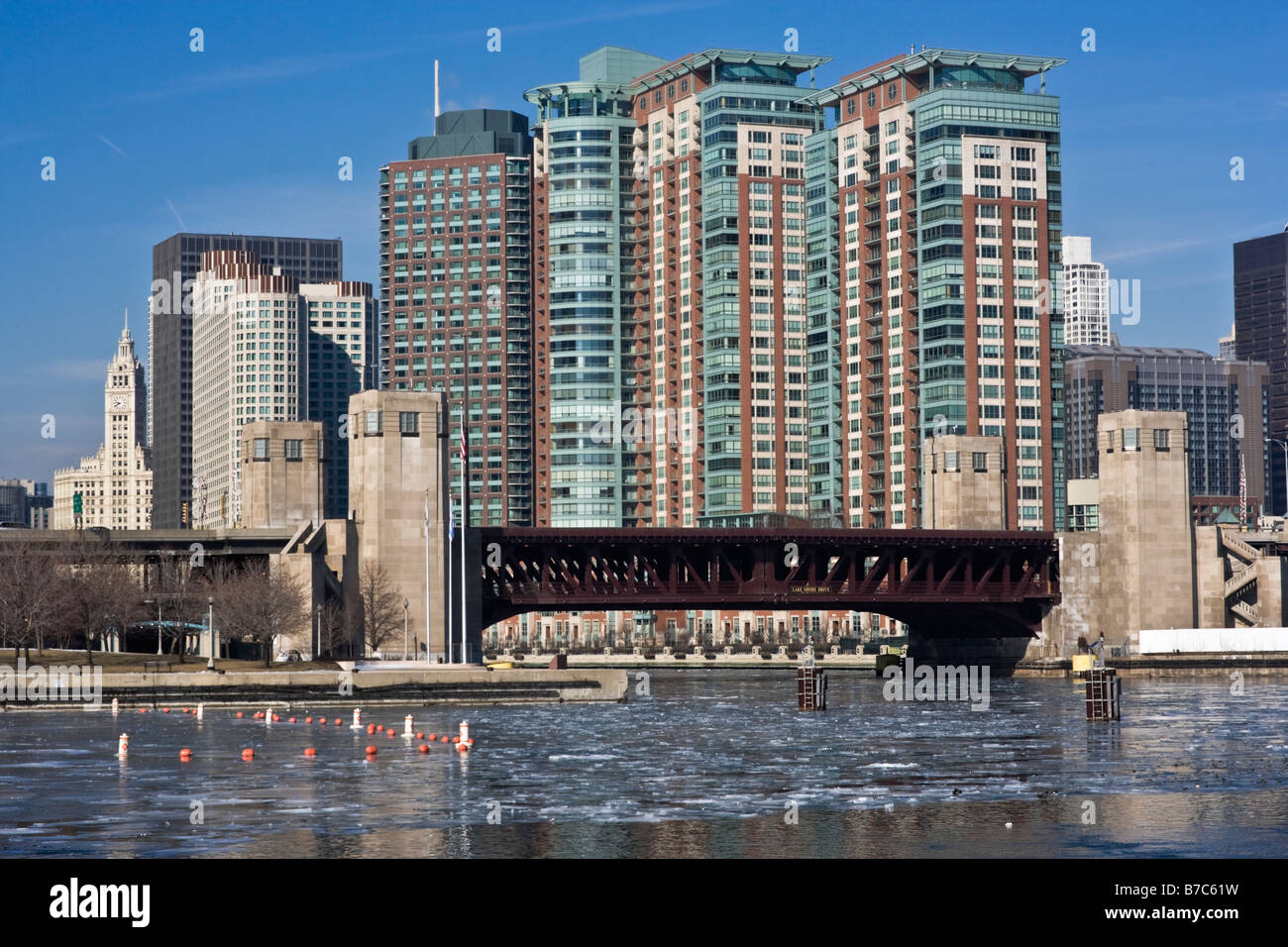 Cold Morning in Downtown Chicago IL Stock Photo - Alamy