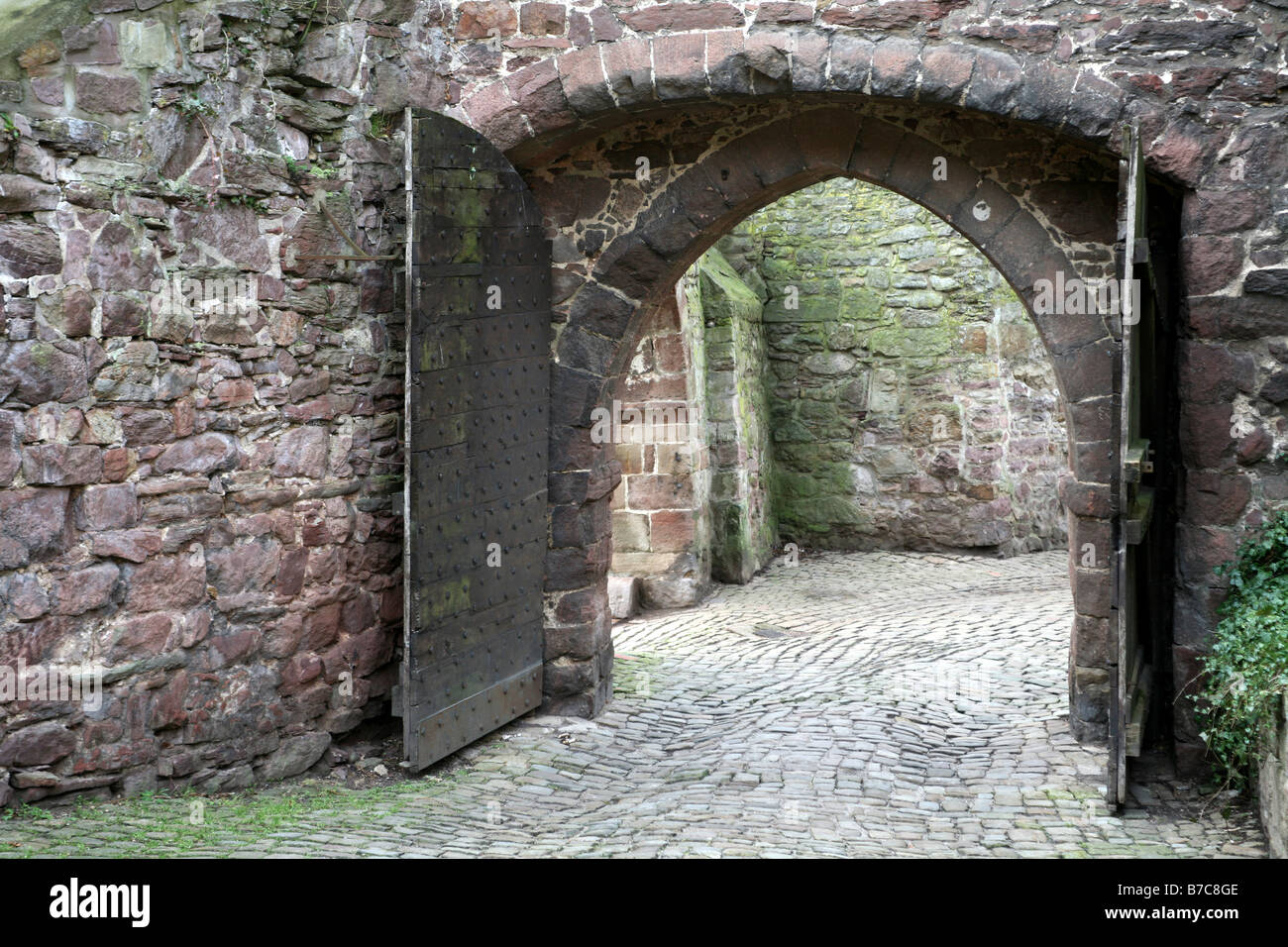 Open gate wing hi-res stock photography and images - Alamy