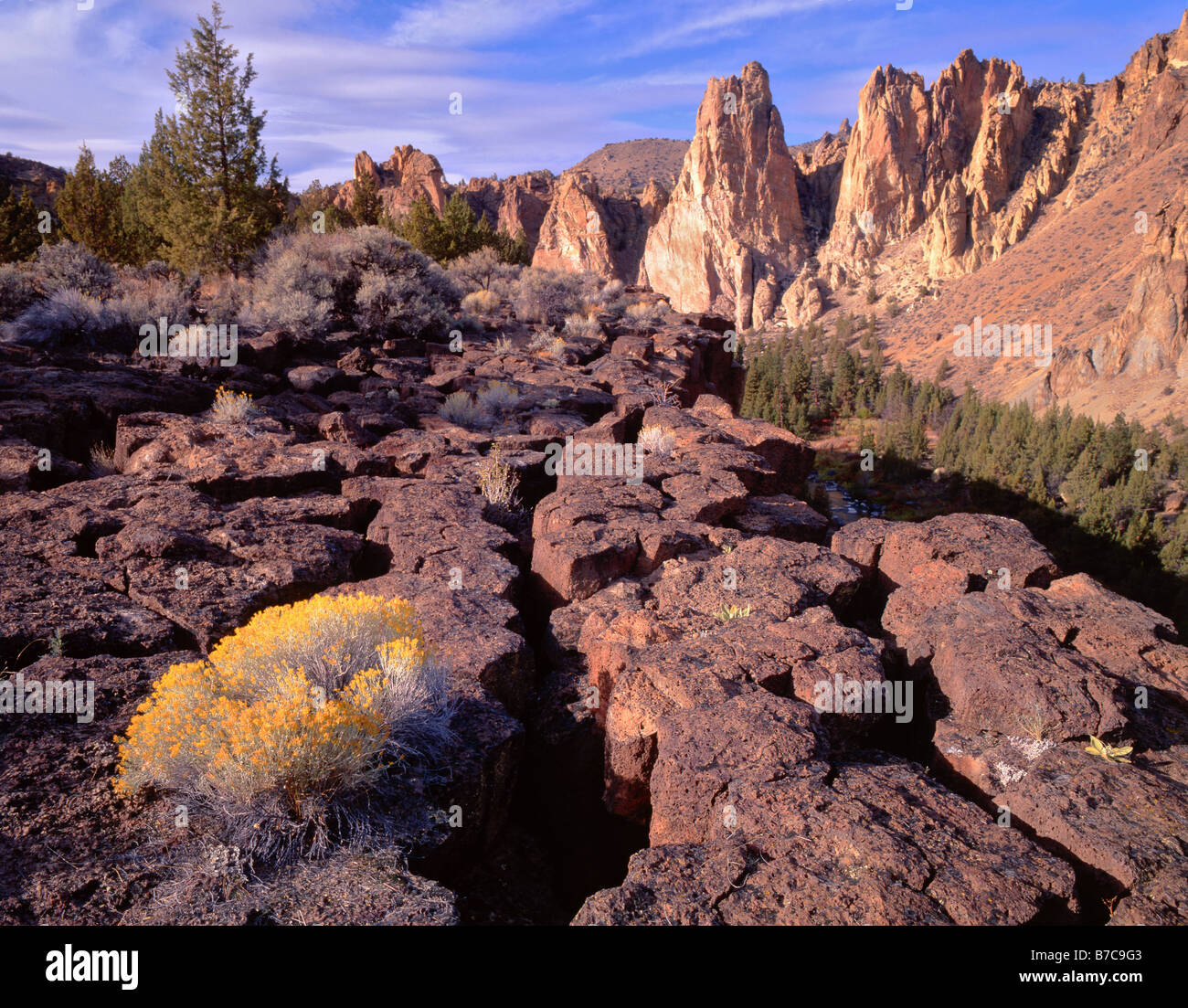 Towering rock pinnacles in Oregon's Smith Rocks State Park Stock Photo ...