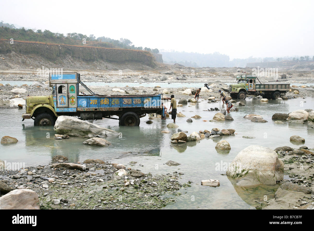 “Men hand quarrying stone on the Seti River nepal Stock Photo - Alamy