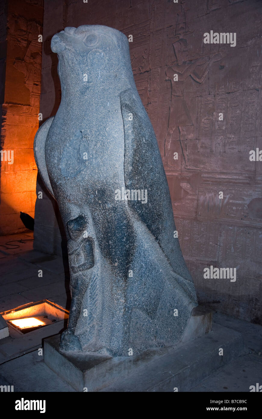 Statue of Horus Edfu Stock Photo - Alamy