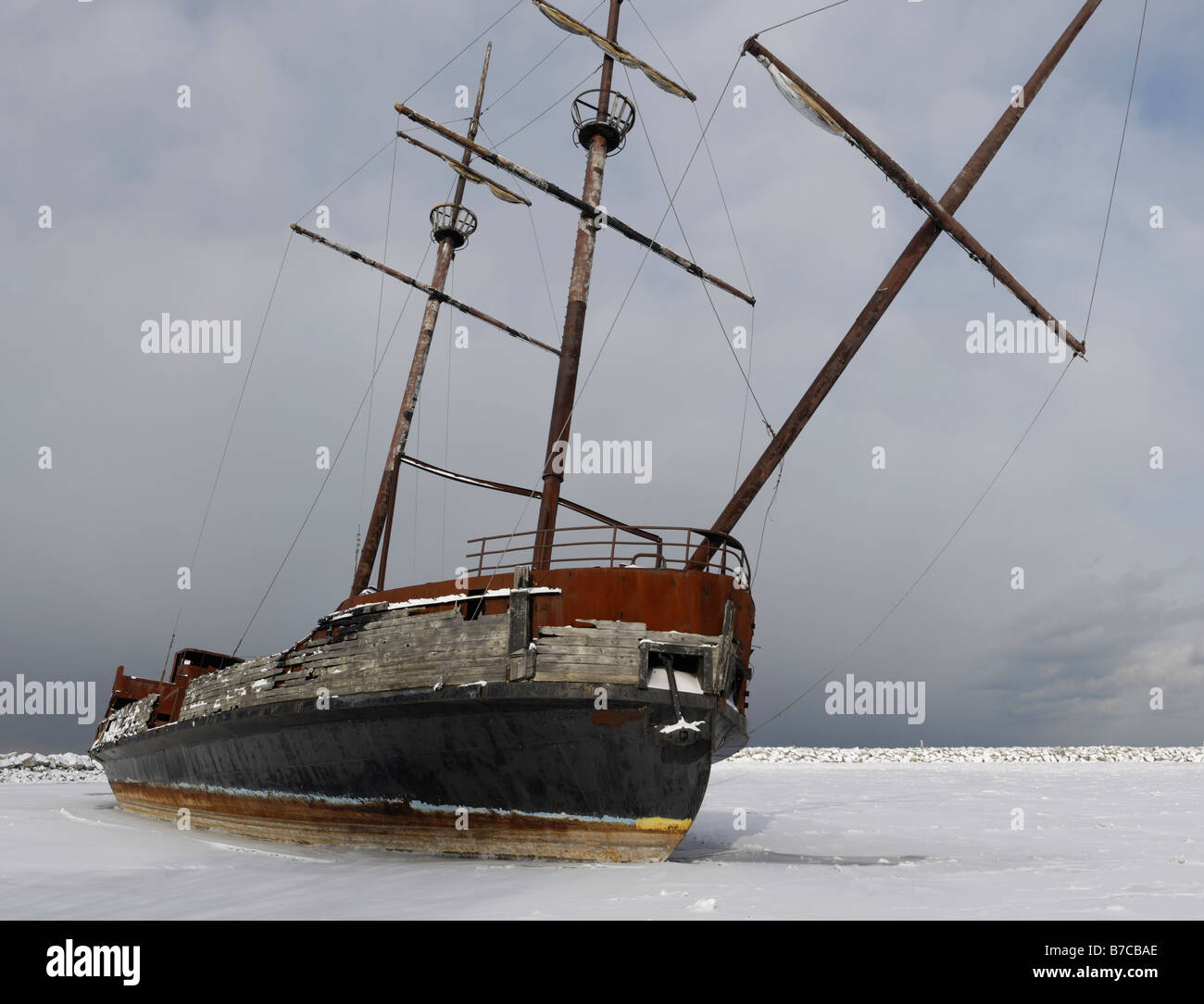 Grounded ship hi-res stock photography and images - Alamy