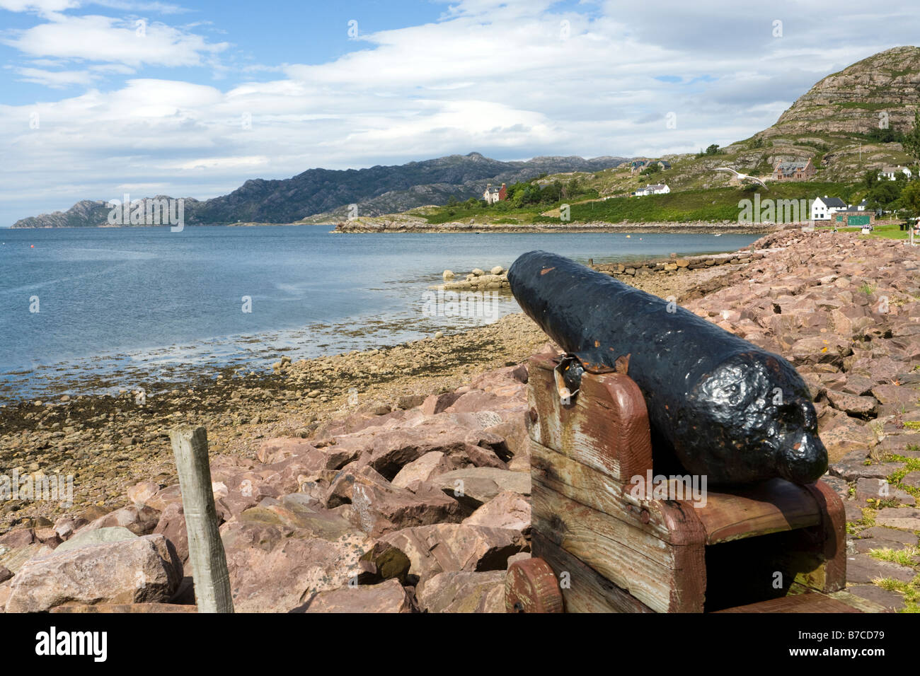 A sixteenth century cannon (a relic of the Spanish Armada) at Shieldaig ...