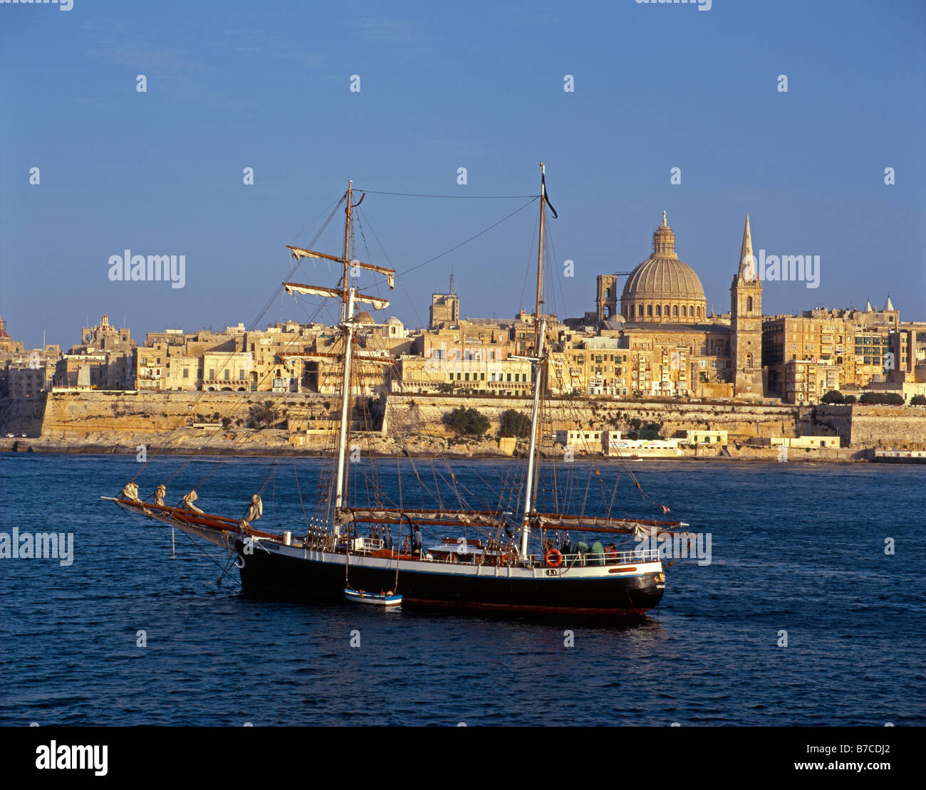 Valetta sailing hi-res stock photography and images - Alamy