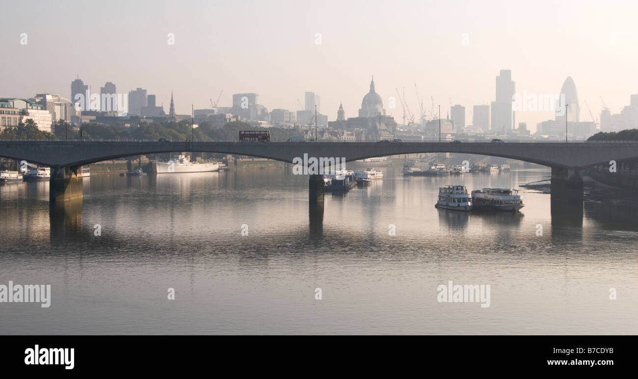 London skyline panoramic hi-res stock photography and images - Alamy