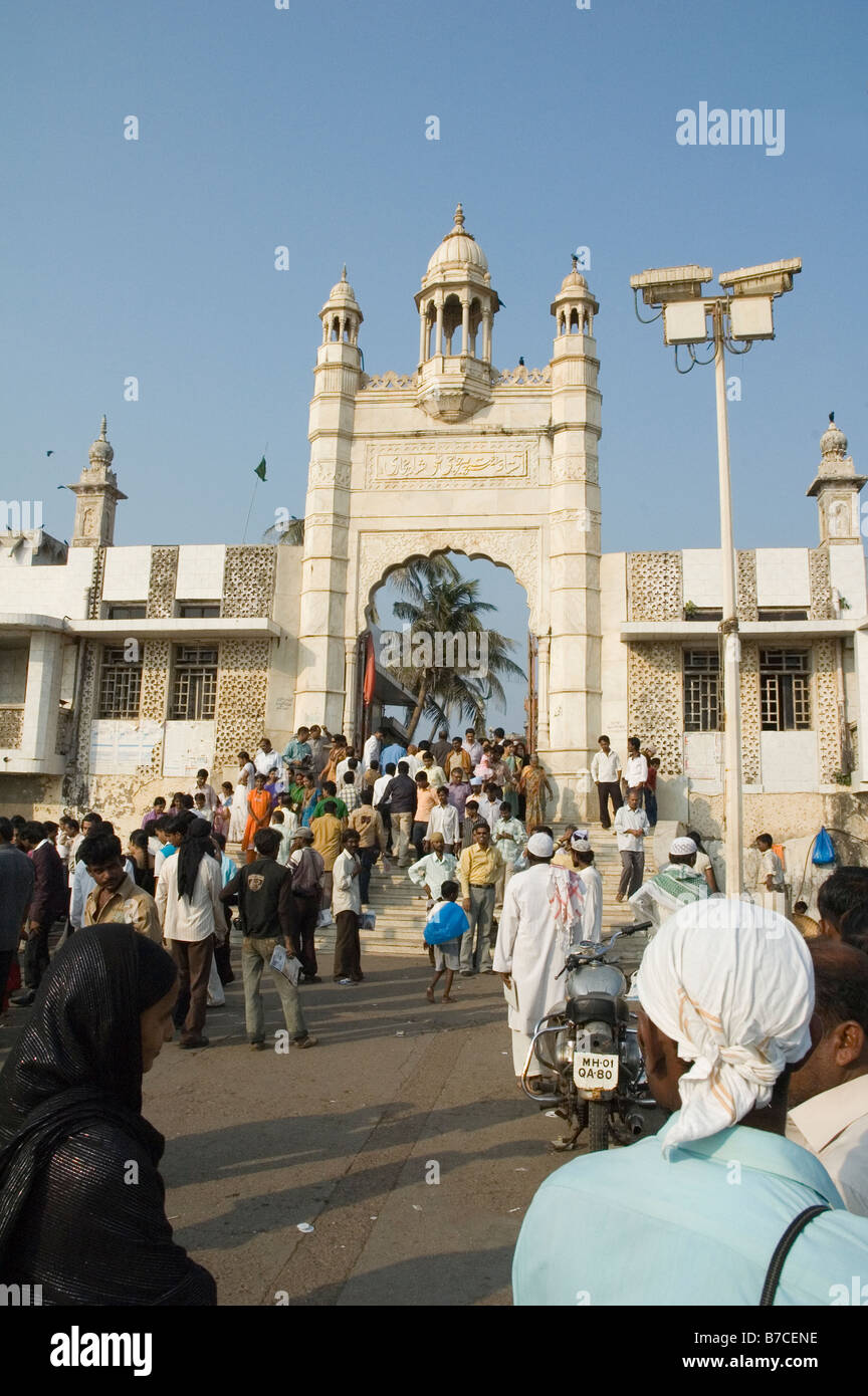 Entrance to Haj Ali's Mosque, Mumbai Stock Photo - Alamy
