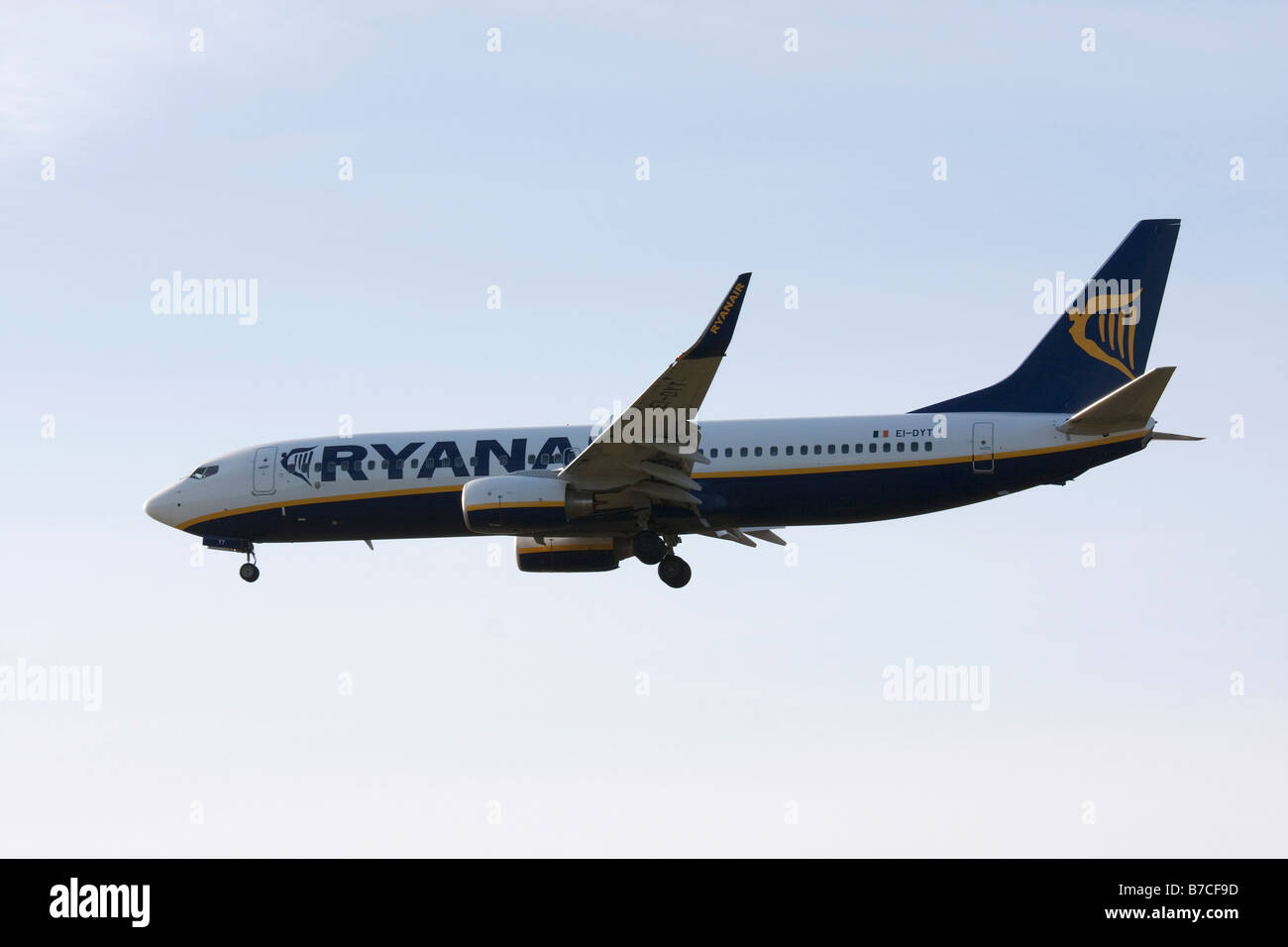 Ryanair passenger jet aircraft on final approach to land Stock Photo ...